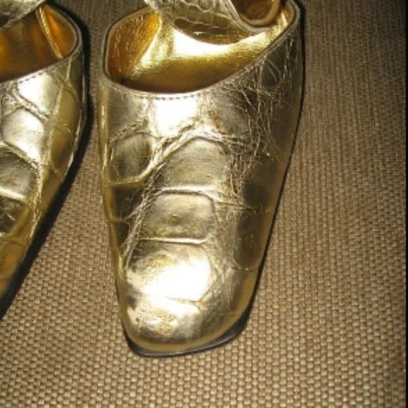 Mauri | Shoes | Amazing Womens Mauri Gold Metallic Crocodile Alligator ...